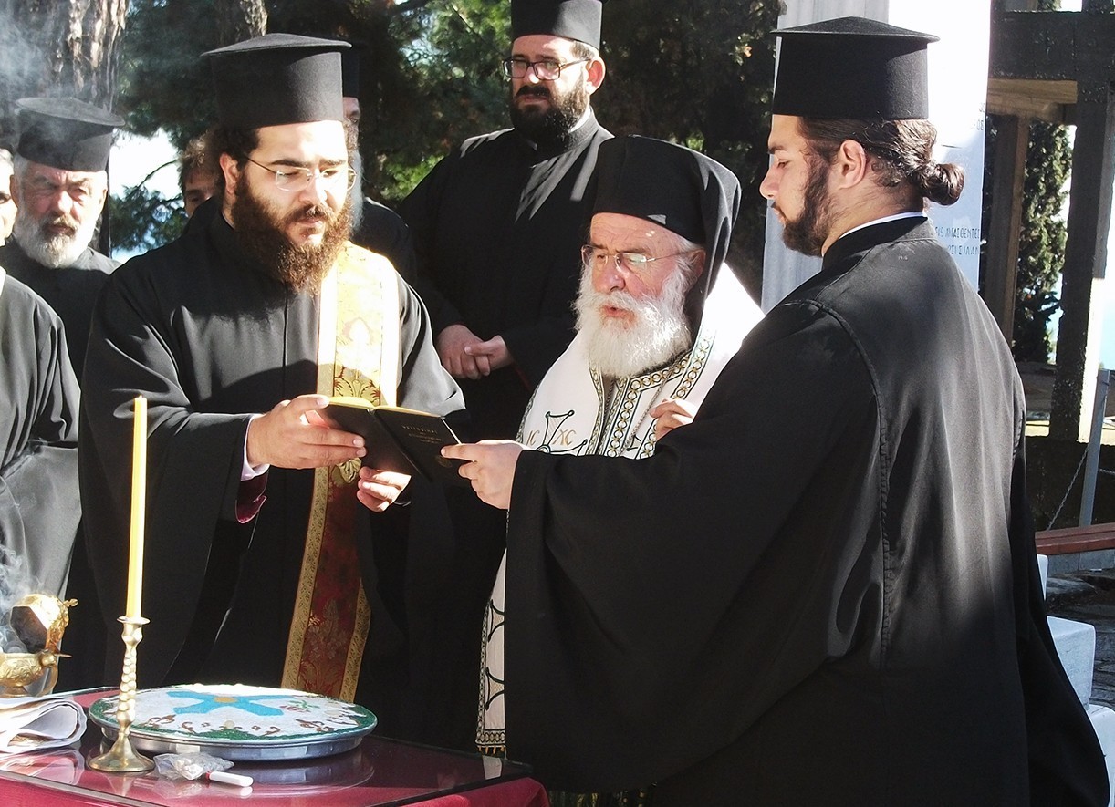 Τρισάγιο στο μνήμα του μακαριστού Μητροπολίτη Προκόπιου [φωτογραφίες ...