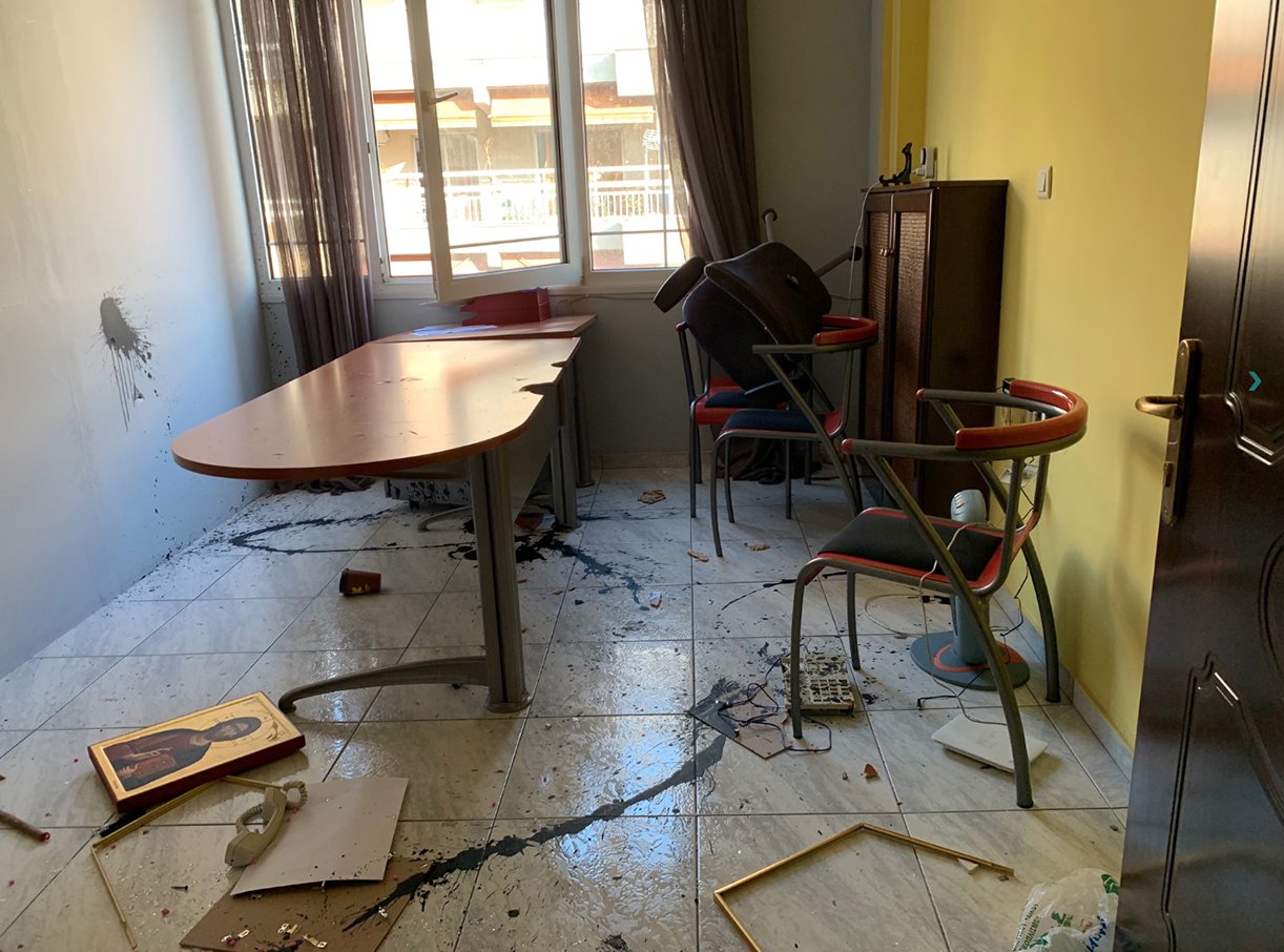 Επίθεση στα γραφεία της Χρυσής Αυγής στην Καβάλα: «Κλιμάκωση του αγώνα ...