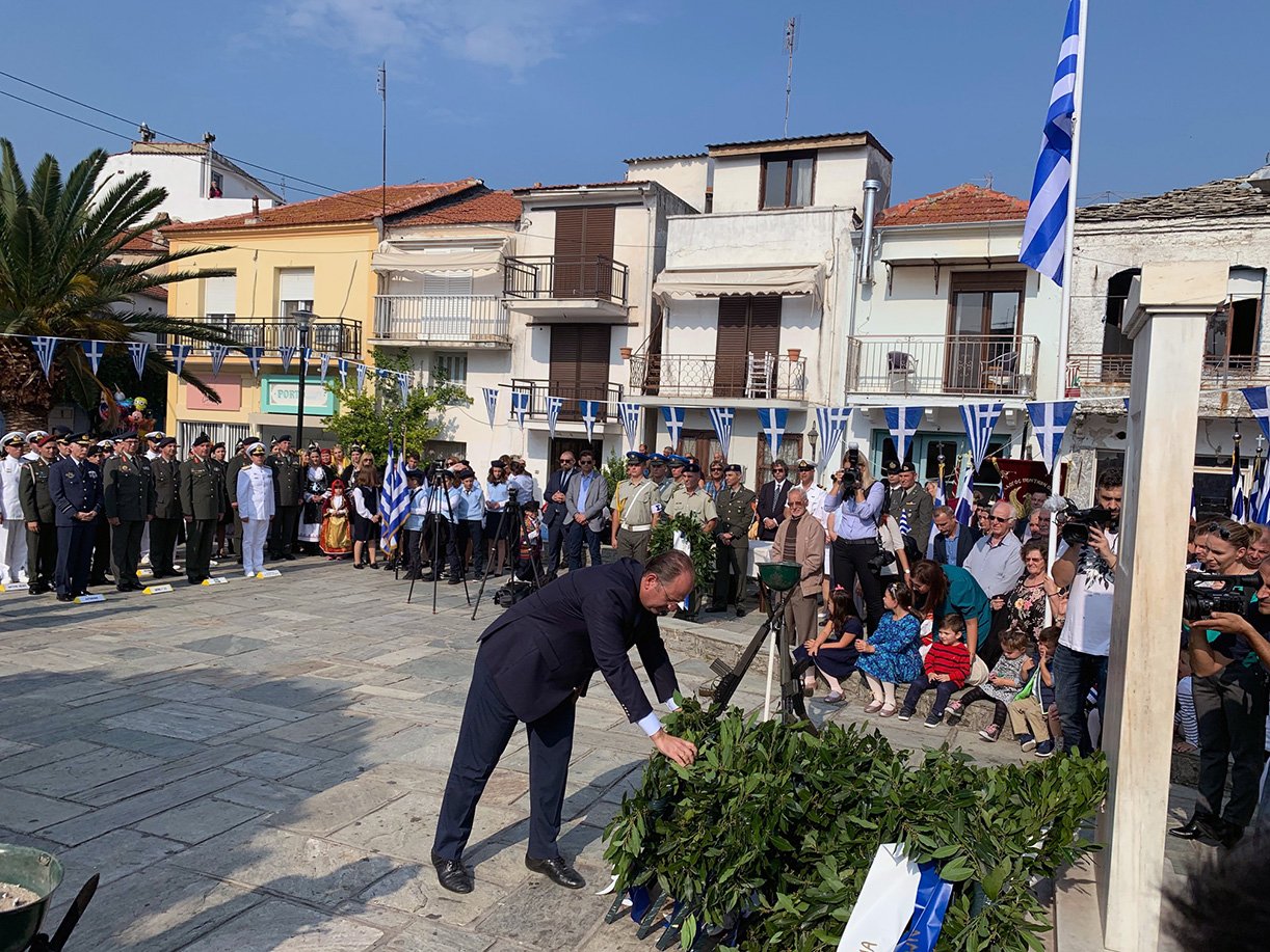Μακάριος Λαζαρίδης: Στην επέτειο της απελευθέρωσης του νησιού με τους ...