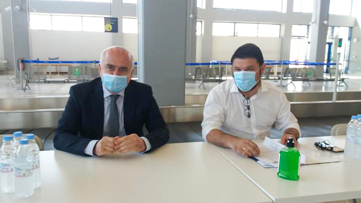 Κορονοϊος: Στο αεροδρόμιο της Καβάλας ο Νίκος Χαρδαλιάς [φωτογραφίες ...