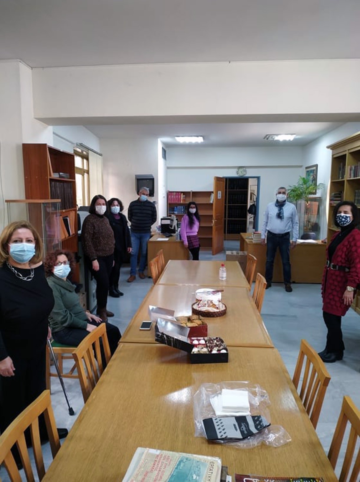 Δημοτική Βιβλιοθήκη Καβάλας: Κοπή της βασιλόπιτας στην Covid-19 εποχή ...