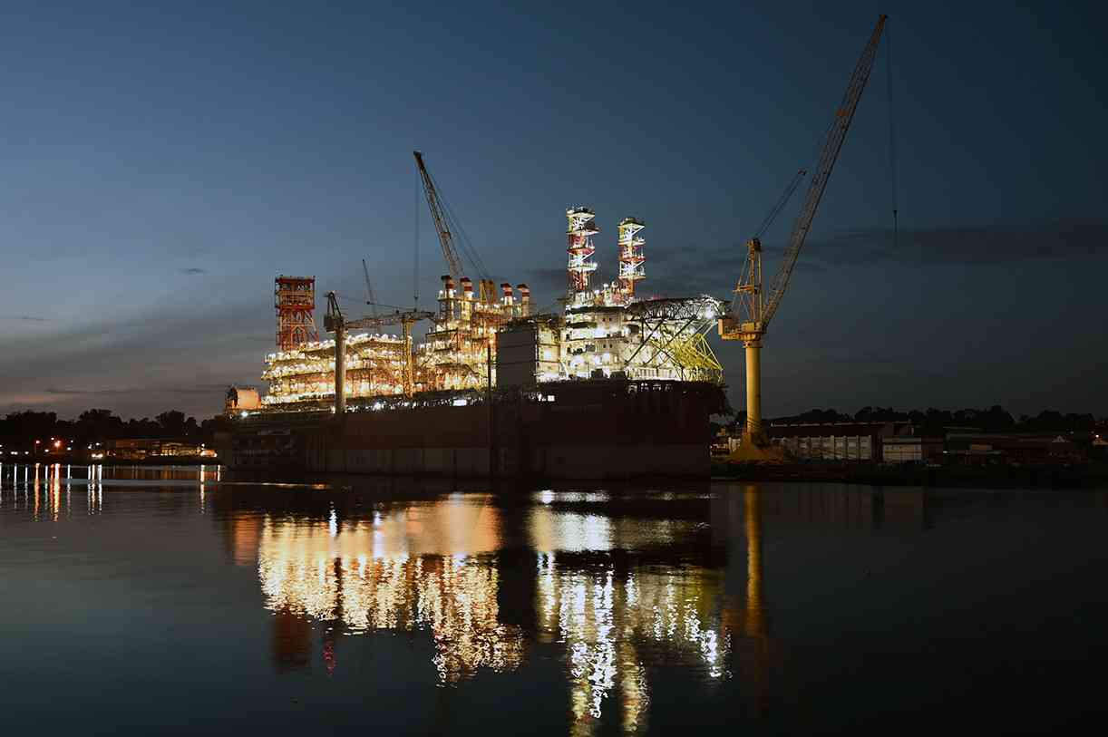 Εντυπωσιακό το Energean Power… by night! - KAVALA POST