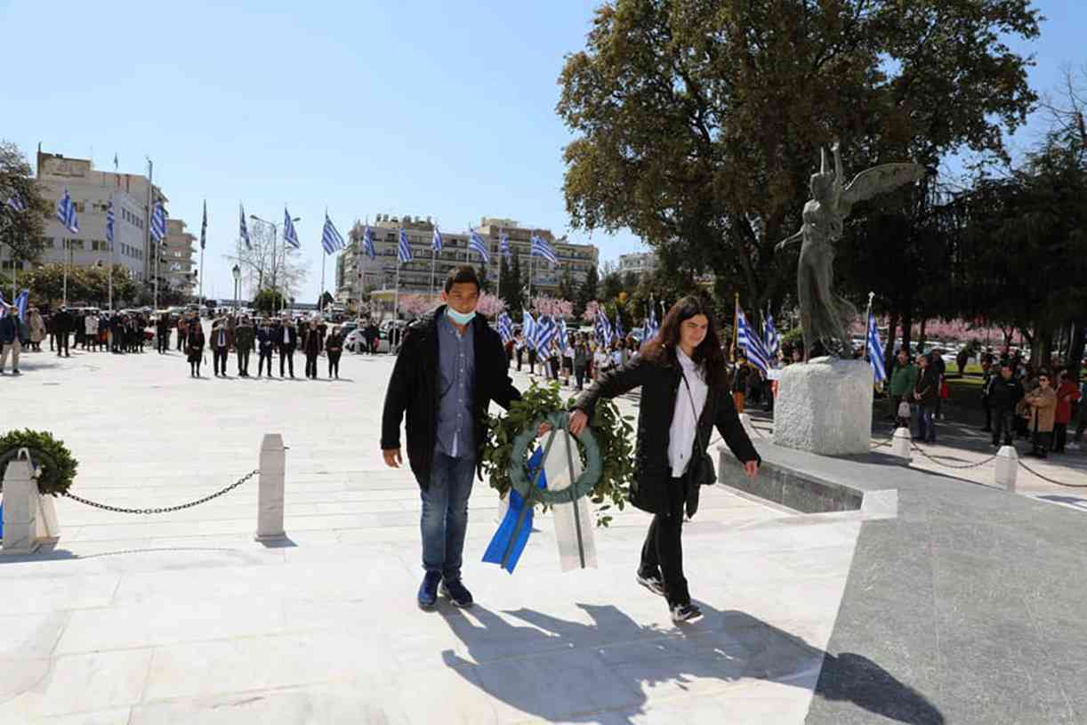 Δήμος Καβάλας: Κατάθεση στεφάνου στο Ηρώο της πόλης για την 25η Μαρτίου ...