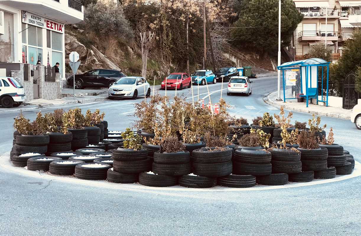 Καβάλα: Πώς ένας «πράσινος» κυκλικός κόμβος από λάστιχα έγινε ...