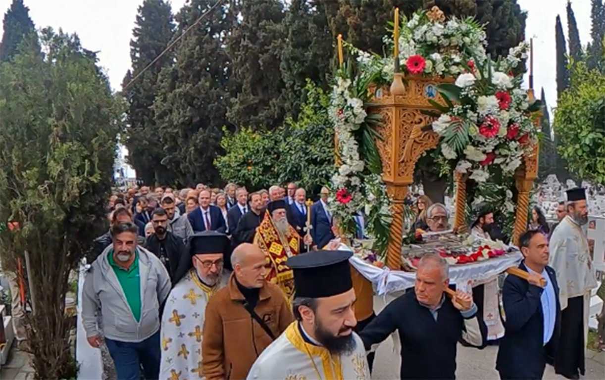 Καβάλα: Η περιφορά του Επιταφίου στα Δημοτικά Κοιμητήρια [βίντεο ...