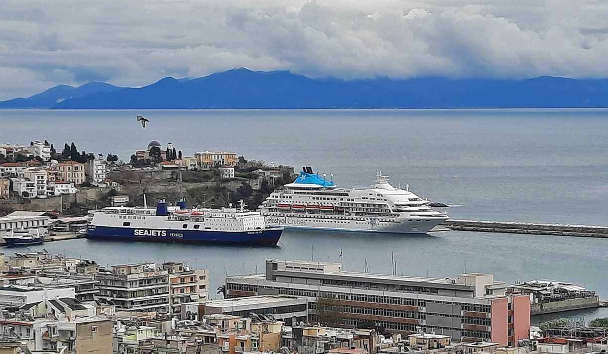 Το λιμάνι της Καβάλας σε... κίνηση: Στιγμιότυπα από τον κατάπλου ...