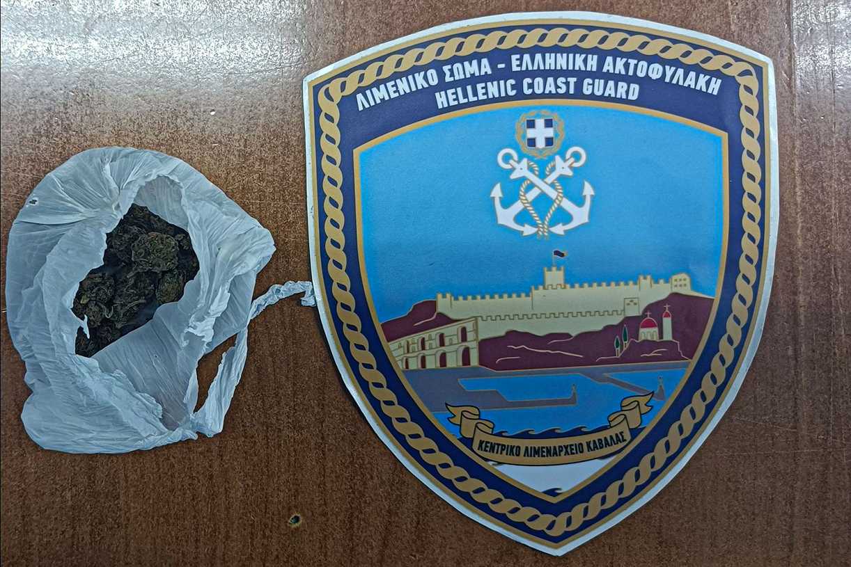 Τρεις συλλήψεις για ναρκωτικά από το Λιμενικό της Καβάλας [φωτογραφίες ...
