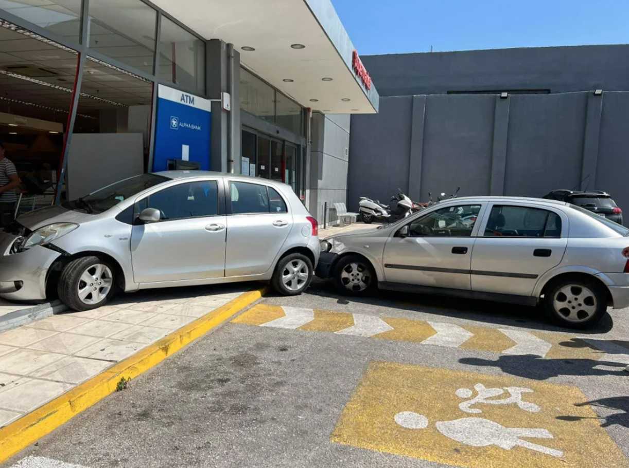 Καβάλα: Αυτοκίνητο «κατέβασε» τζαμαρία και «μπήκε» μέσα σε... σούπερ ...