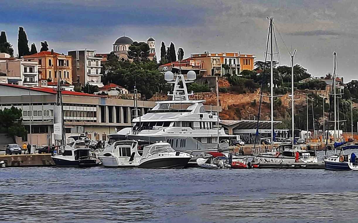 Το υπερπολυτελές yacht Rare Find στο λιμάνι της Καβάλας - KAVALA POST