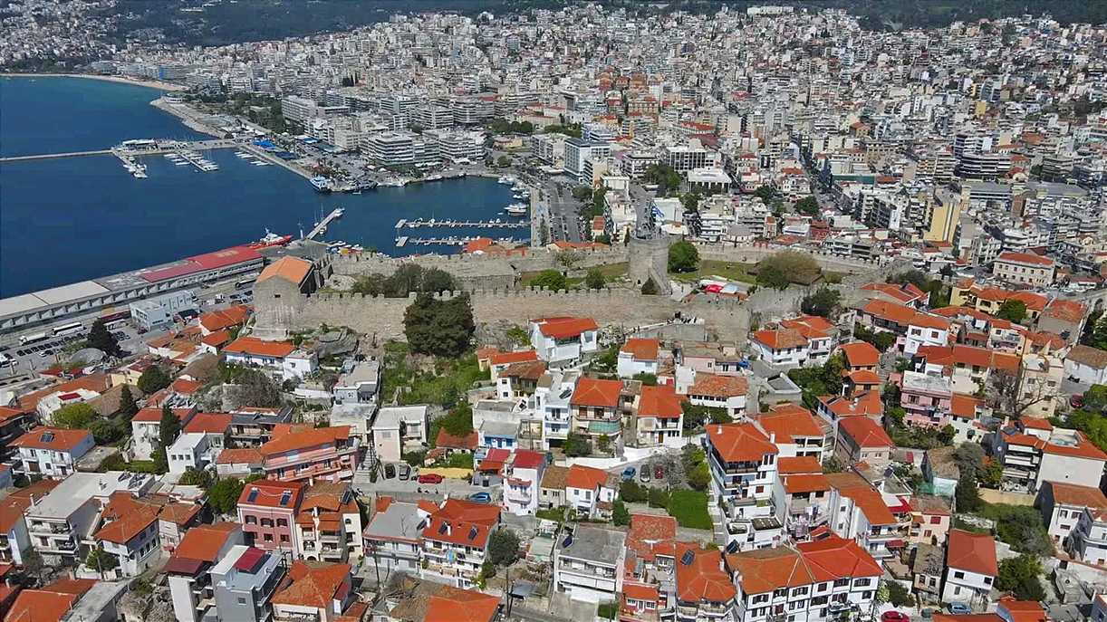 Το Φρούριο της Καβάλας από μια άλλη... οπτική γωνία. Εντυπωσιακά πλάνα από ψηλά [drone video ...