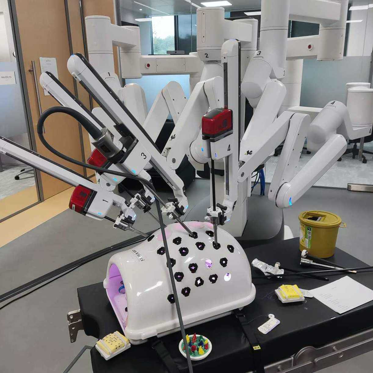 Γιώργος Τζίκος: Η ρομποτική είναι το μέλλον της χειρουργικής - KAVALA POST