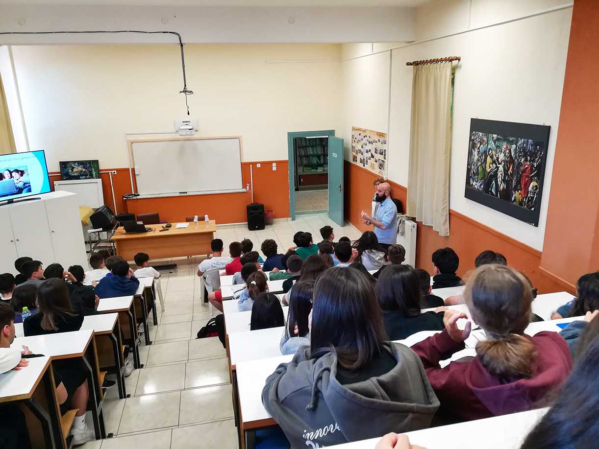 Οι μαθητές του 3ου Γυμνασίου Καβάλας έμαθαν πώς να πλοηγούνται με ...