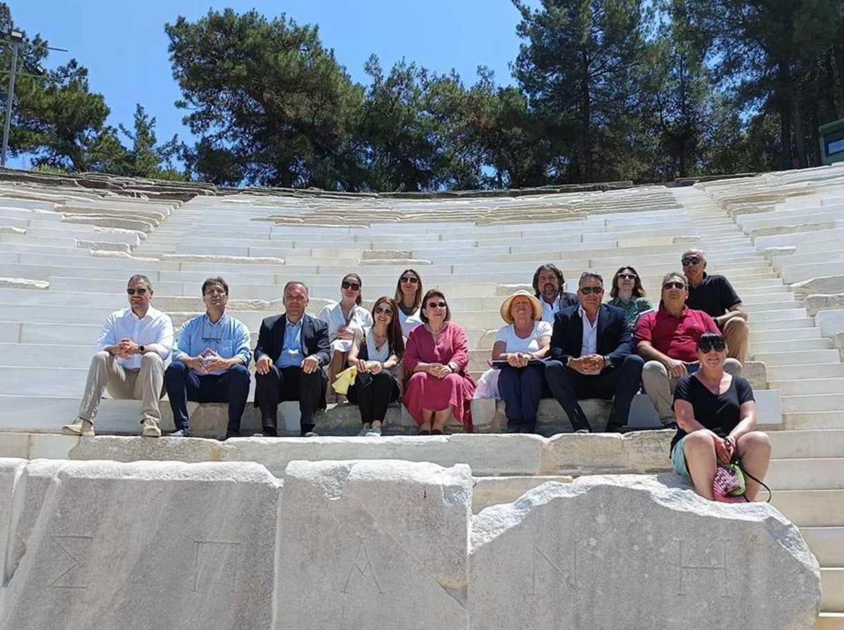 Δήμος Θάσου: Αυτοψία Μενδώνη στο Αρχαίο Θέατρο στον Λιμένα και το ...
