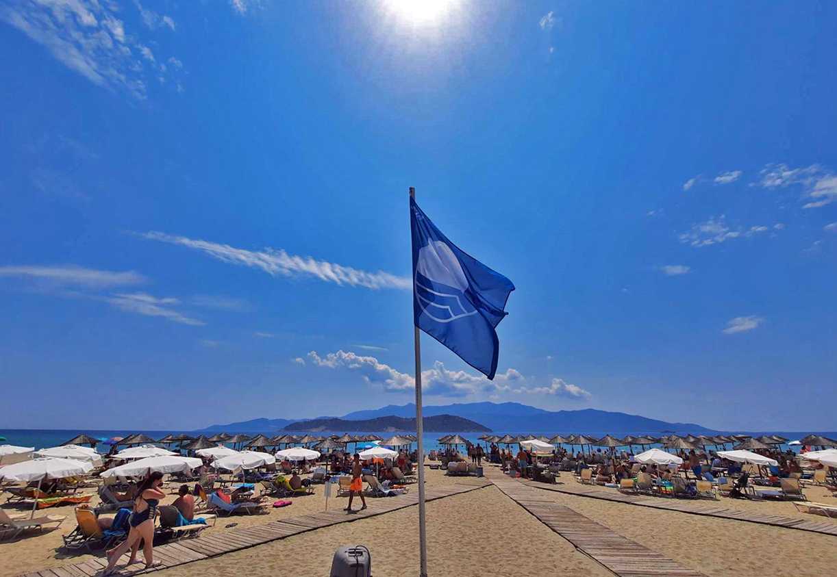 Γαλάζιες Σημαίες 2025: 14 θα κυματίζουν φέτος σε Καβάλα και Θάσο ...