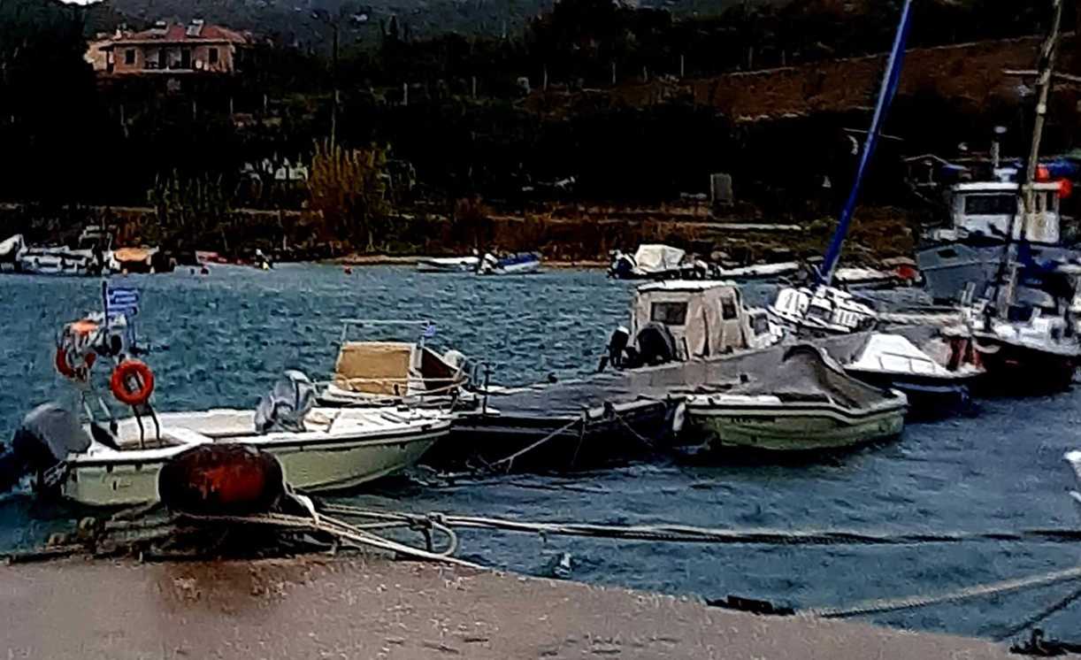 Σοβαρή ζημιά σε πλωτή εξέδρα στο λιμάνι της Νέας Περάμου Καβάλας από ...