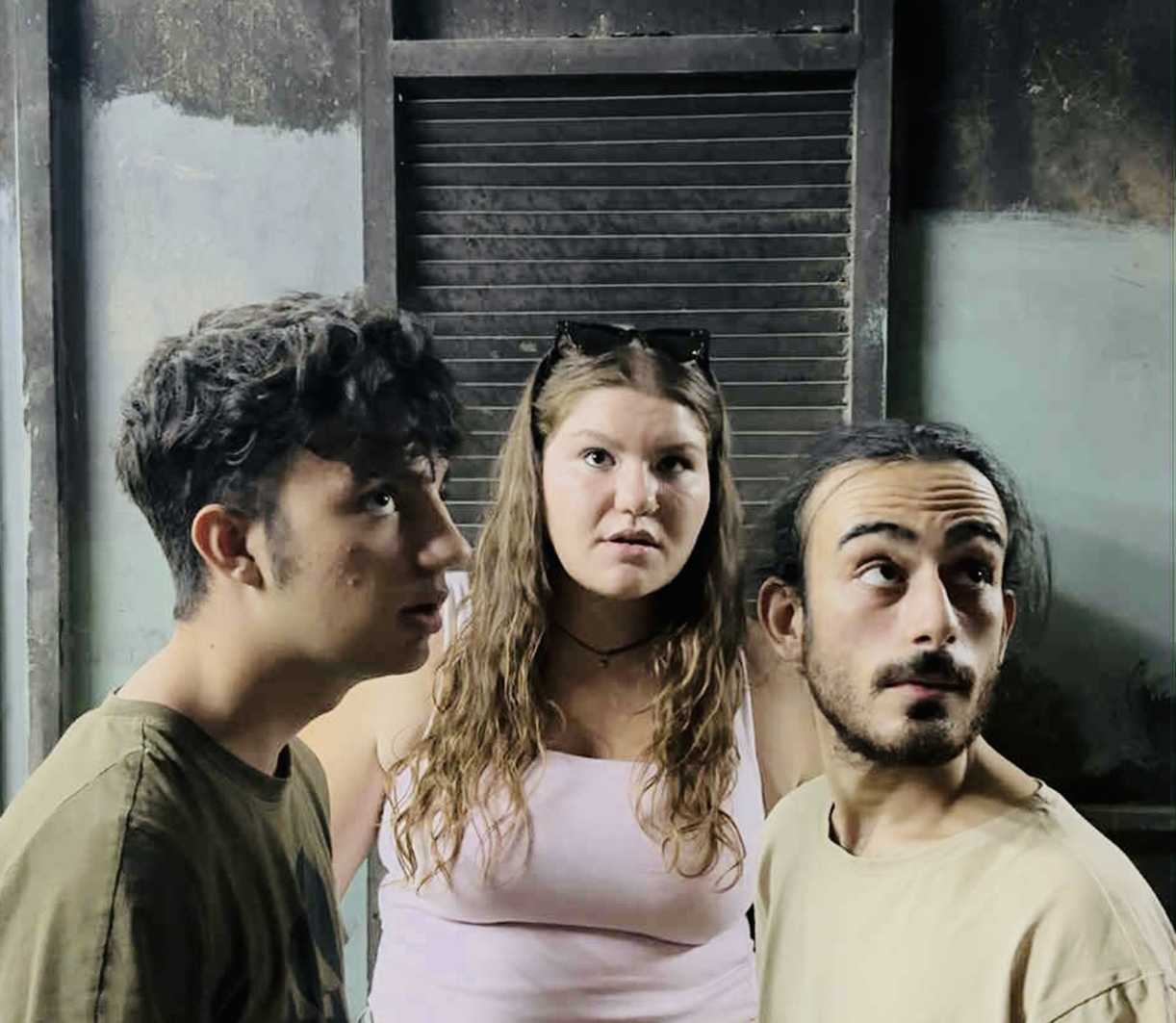 Η Θεατρική Ομάδα ΠΑΡΕ(ν)ΘΕΣΗ κατεβαίνει στην Αθήνα [φωτογραφίες ...